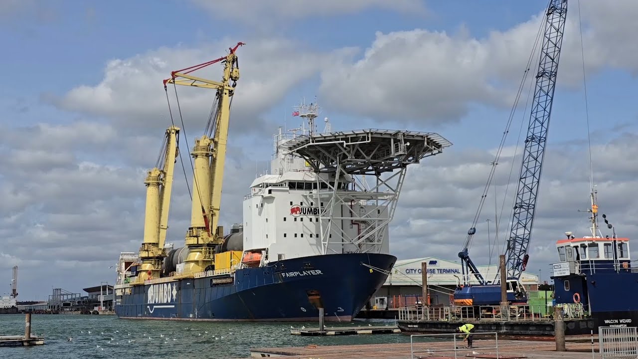 JUMBO HEAVY LIFT CARGO FAIRPLAYER SOUTHAMPTON 21/08/24 - YouTube