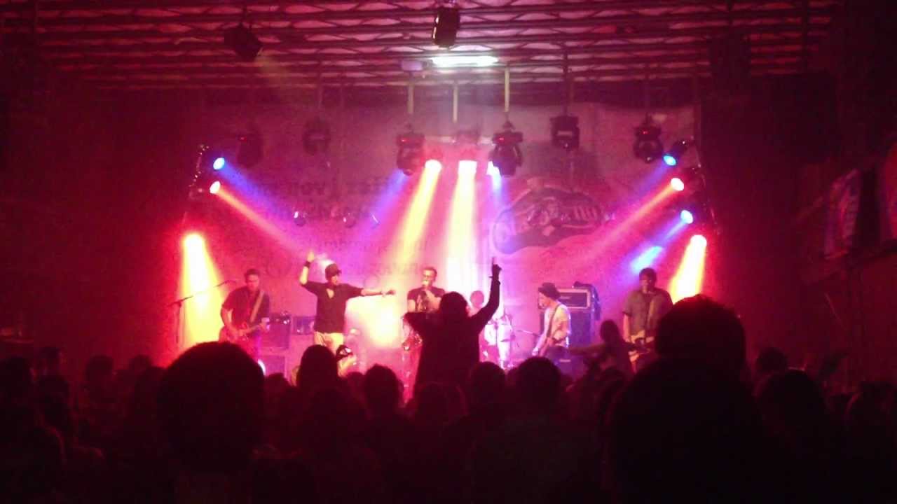 UDG - Zpěvy deště / Ruská raketa (live Brno - Winter Fest 2013) - YouTube