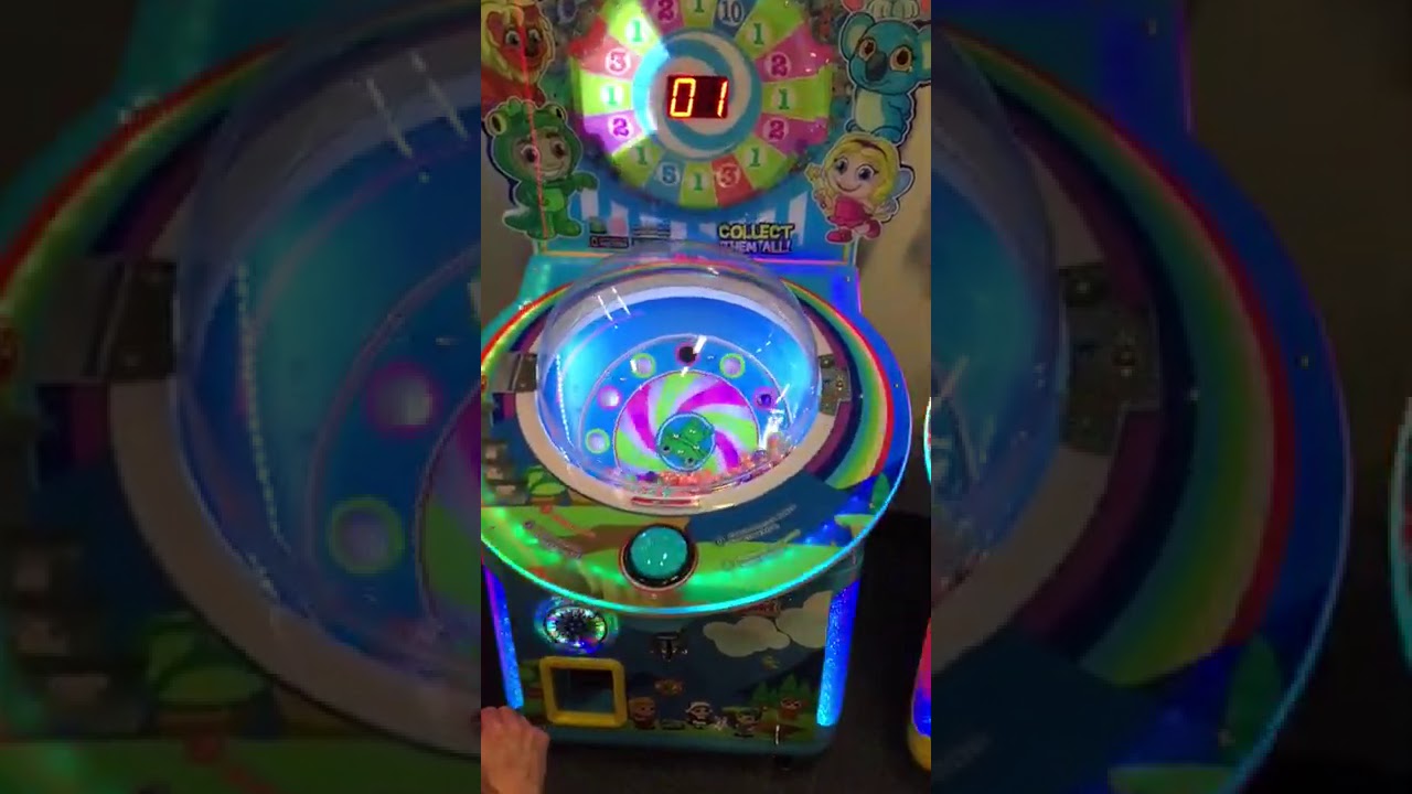 Sqwishland 'Spin N Win' Machine Prize Every Time - YouTube