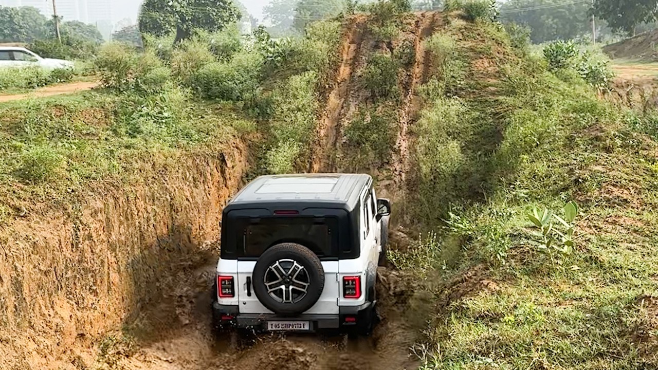 2025 Thar Roxx vs Fortuner vs Hilux vs Jimny | Deep Mud Offroading in ...