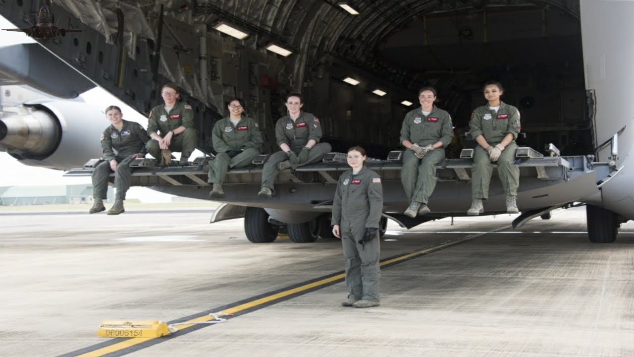 Incredible Video of All Female Flight Crew U S Air Force C 17 ...