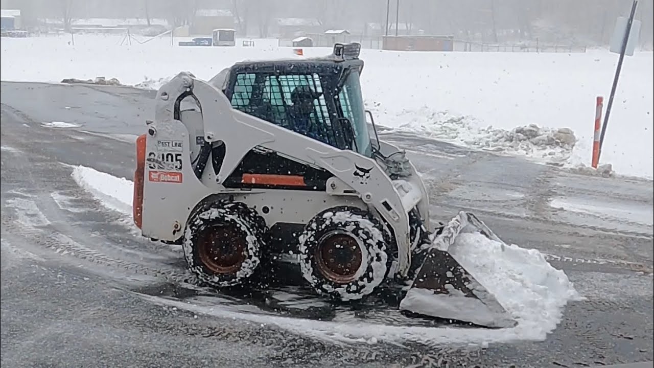 Plowing Snow with Bobcat S205 Skid Steer Loader (GoPro Hero 9 Footage ...