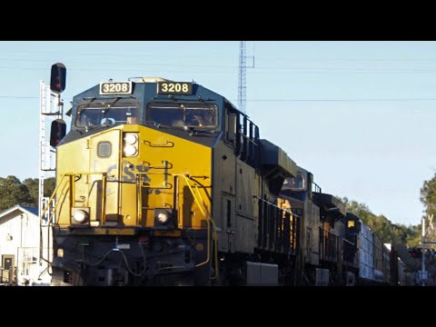 CSX M582 with CSX 3208 with the best horn on eastern NC - YouTube