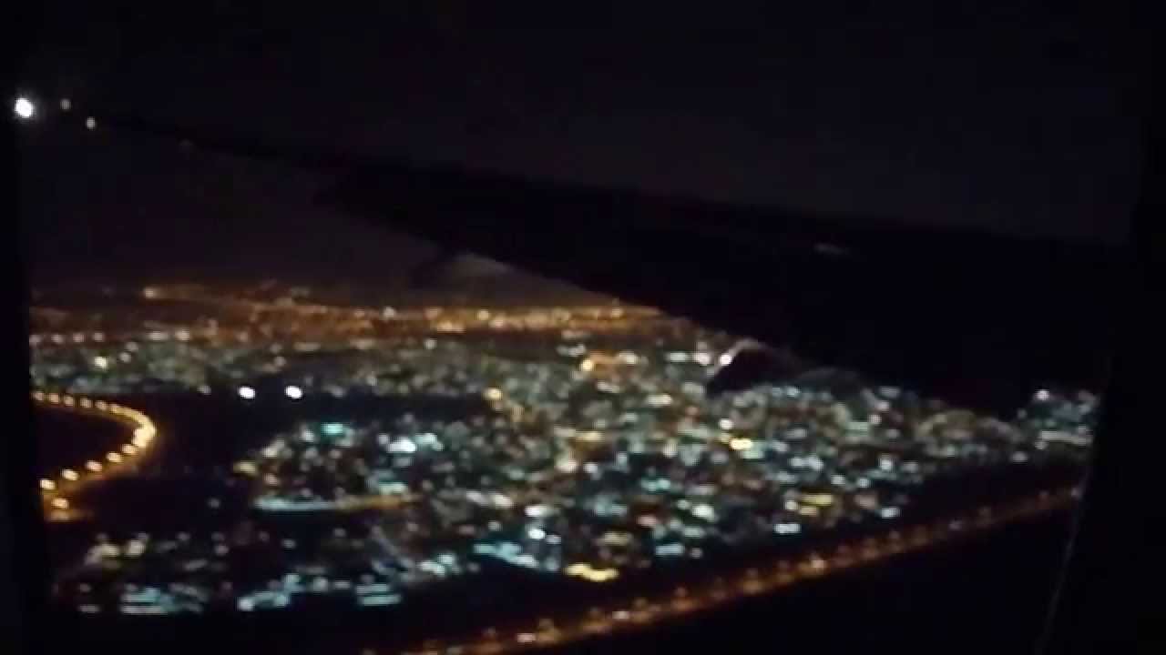 Emirates Boeing 777-300ER Night landing in Dubai - YouTube