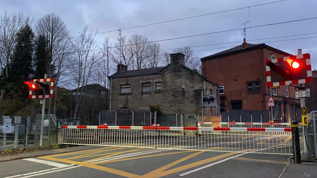 🎄Christmas Special!🎄| Clayton Bridge Level Crossing, Greater Manchester ...