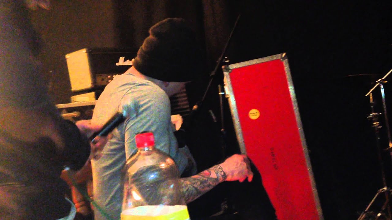 Amplified arm pit farts - YouTube