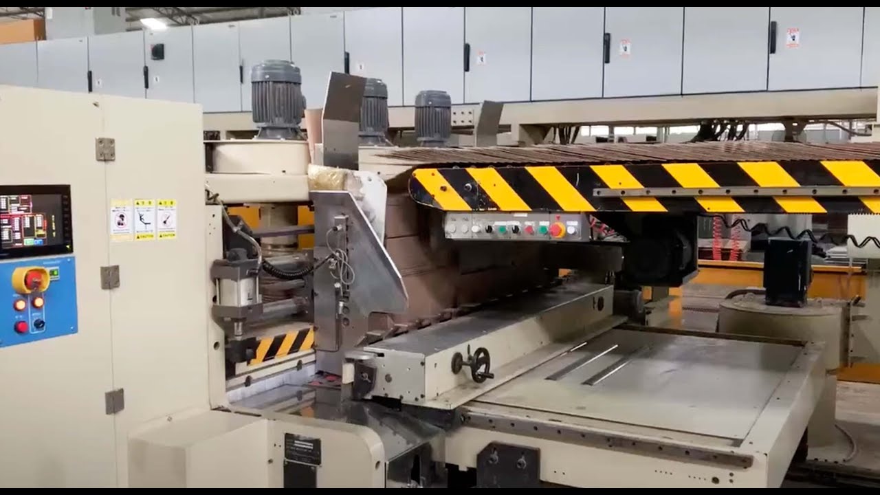 Banana box producing with Shinko 1125 flexo folder gluer - YouTube