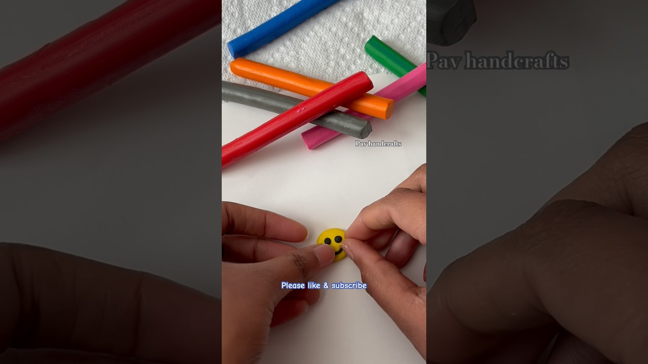 Easy clay smile emoji😊#claycharm#claysmile#clayemoji#clay #emoji#diy# ...