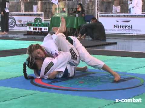 ABU DHABI PRO 2012 - Brenda Freitas x Lunna Siva by X-COMBAT