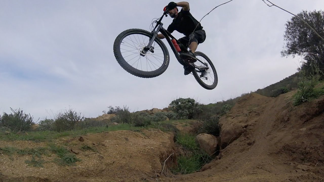 Norco Hills little MTB Jumps - YouTube