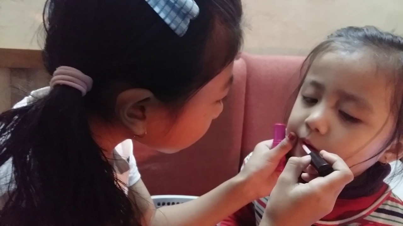 Anna & Zoe - YouTube