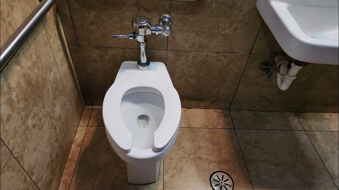 2000s Toto CT705 toilet - YouTube