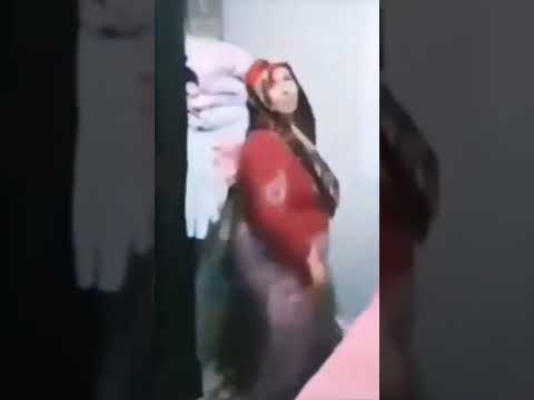 KARANLIKTA KOMŞULARI DİKİZLEYEN ANNESİNİ IŞIĞI YAKARAK İFŞA EDEN KIZ 😂