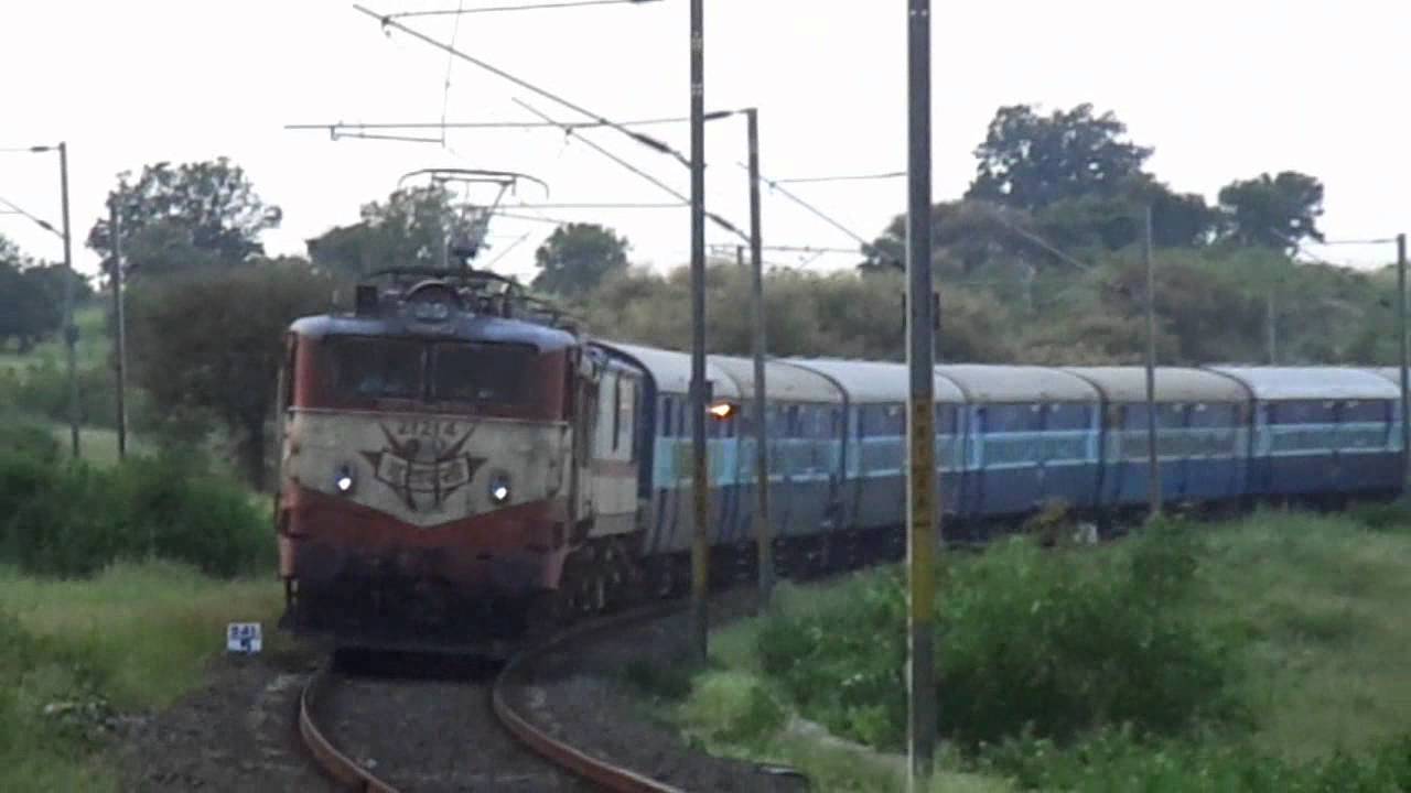 Rescue Operation : High Speed ET WAM4 tows the Dead LGD WAP7 and ET-NGP ...