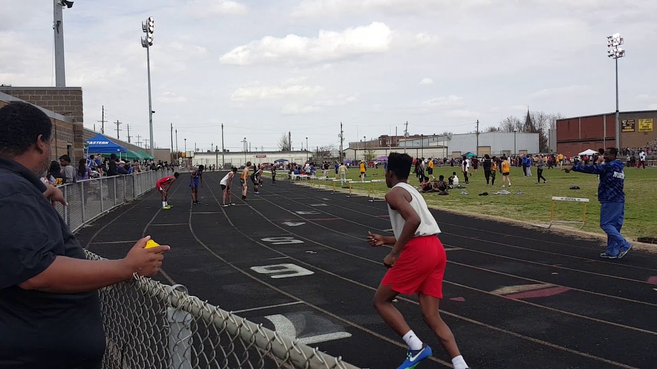 Zay'Quan Black "Q" track 4x2 relay 2017 - YouTube