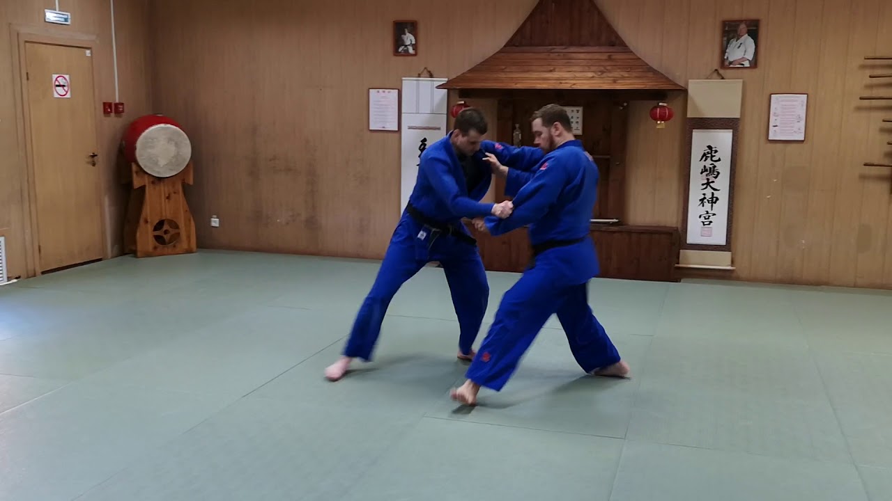 Tai otoshi: упражнение в ситуации kenka yotsu в движении - YouTube
