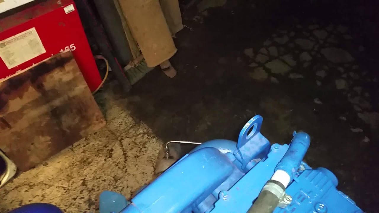 Detroit 638 diesel turbo - YouTube