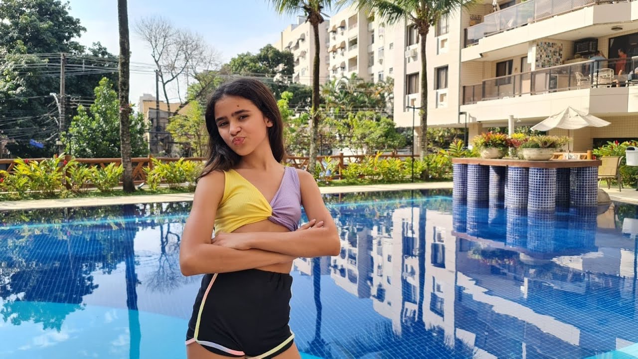 Minha rotina na piscina *pool* - MARI BRITO COM VOCÊS - YouTube