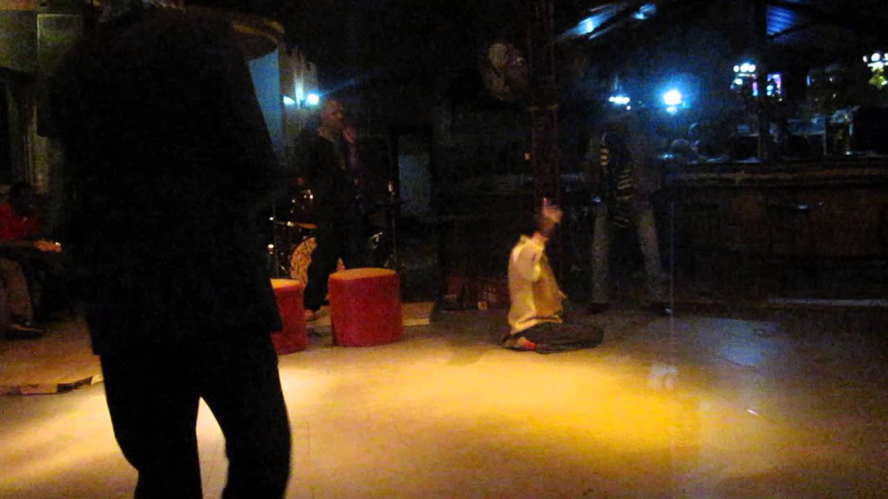 A Dancer in a bamako nightclub (#Mali) - YouTube
