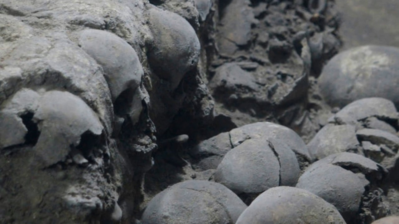 Aztec tower of human skulls uncovered in Mexico City - YouTube