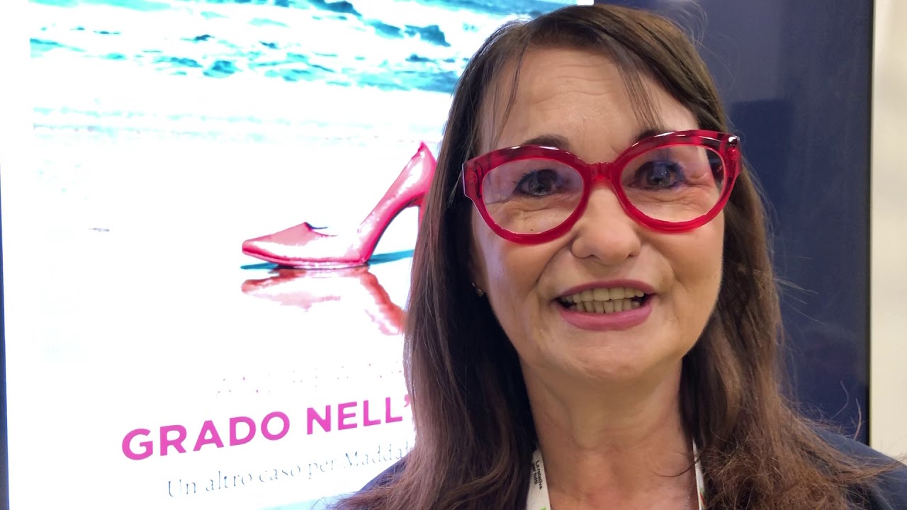 Andrea Nagele e la violenza contro le donne - YouTube