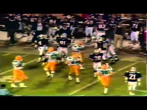 Oregon WR Chris Oldham picks up a squib kick and returns it to the 35 ...