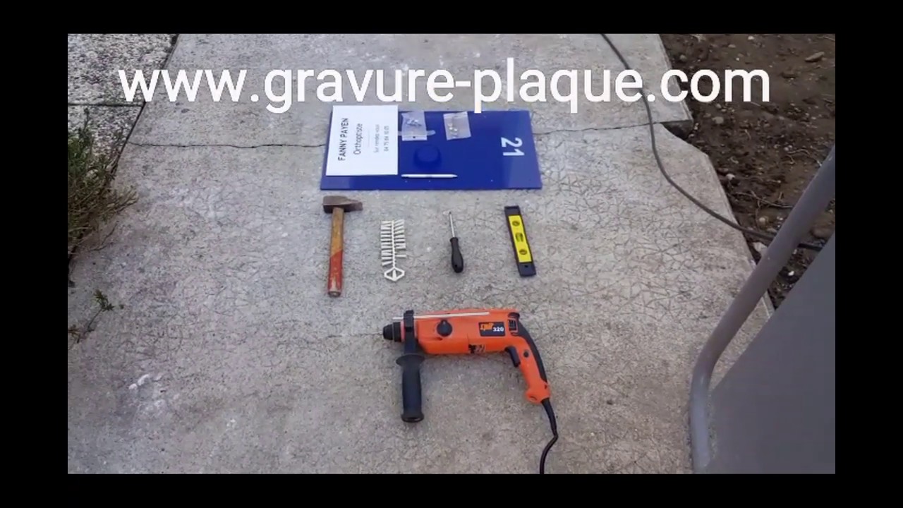 Comment fixer un support multi-plaques professionnelles dans un mur en ...