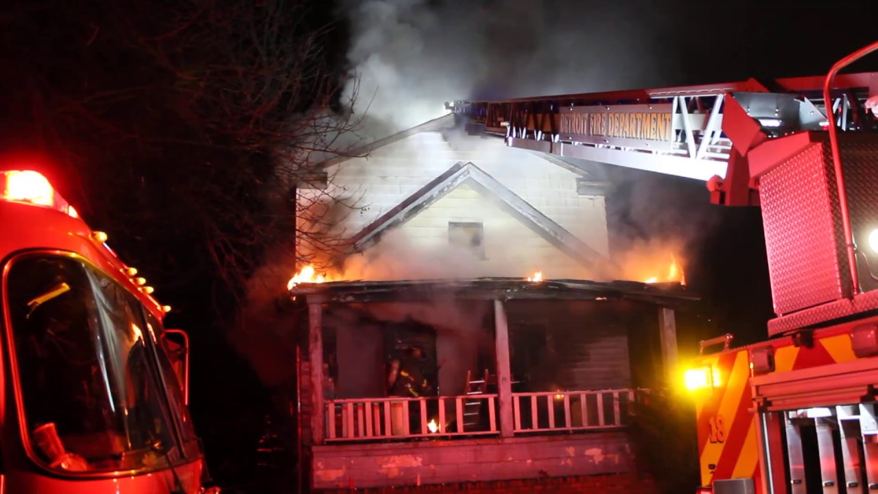 Dead body found in vacant house fire - YouTube