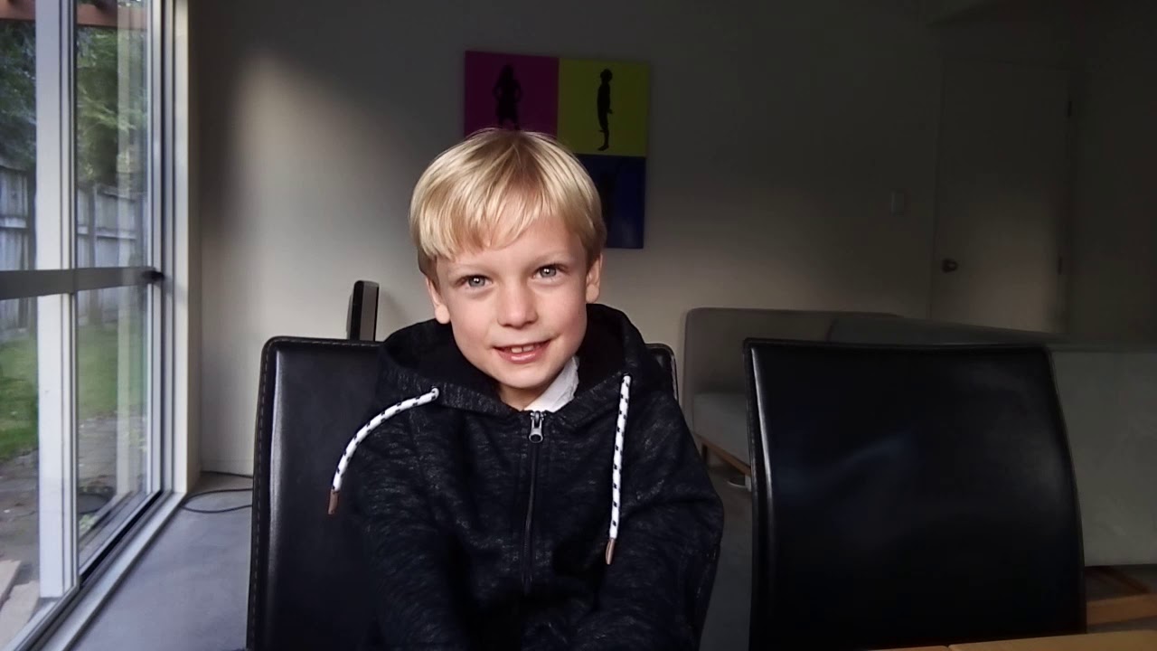 Bilingual Children: Boy speaking English / inglés (schoolwork) - YouTube