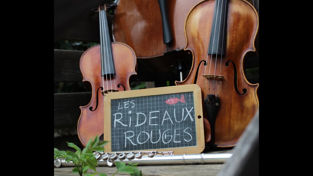 Les Rideaux Rouges Au fil de l'eau - YouTube