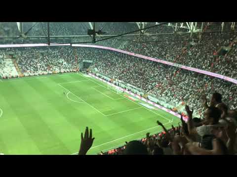 Yürüyoruz Adım Adım Her Solukta Senin Adın- BEŞİKTAŞ Tribünü Kapalı Üst Orta