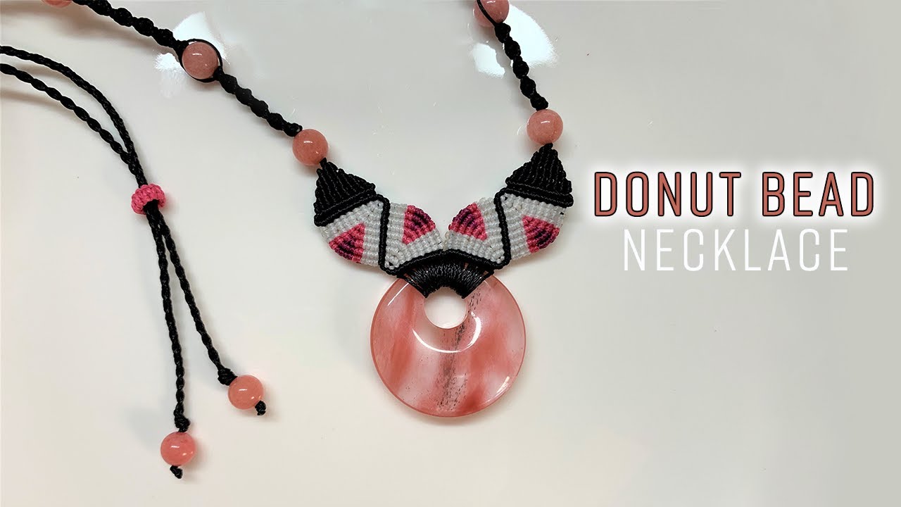 Tutorial: decor a donut bead with bat-wings to make a macrame necklace ...