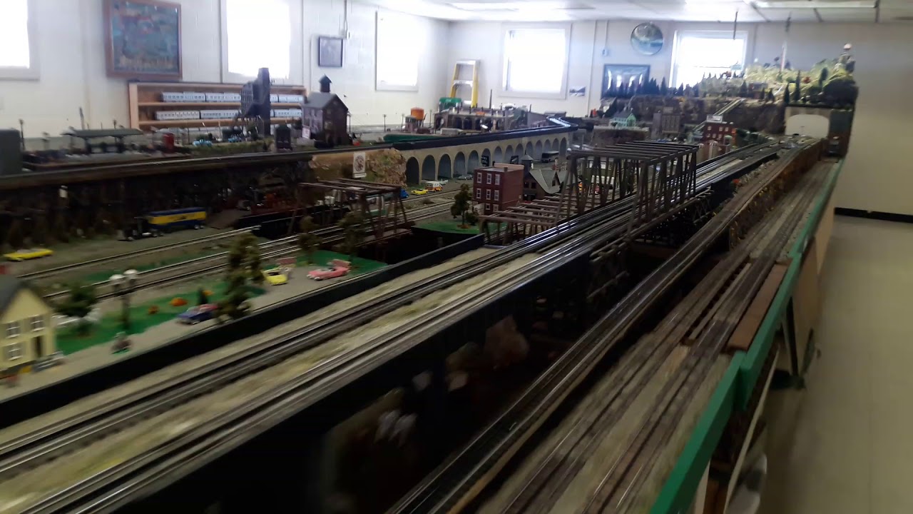Lionel O gauge train layout - YouTube