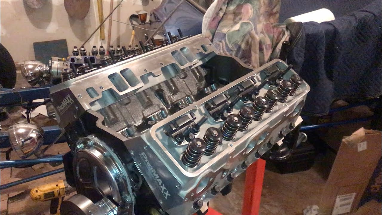 383 engine build part 8 - YouTube