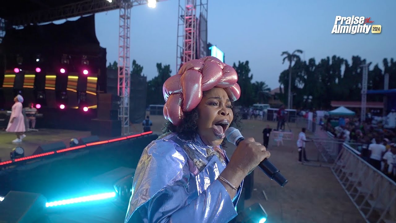 (Part 2) : Tope Alabi blesses fans with her evergreen songs at PRAISE ...