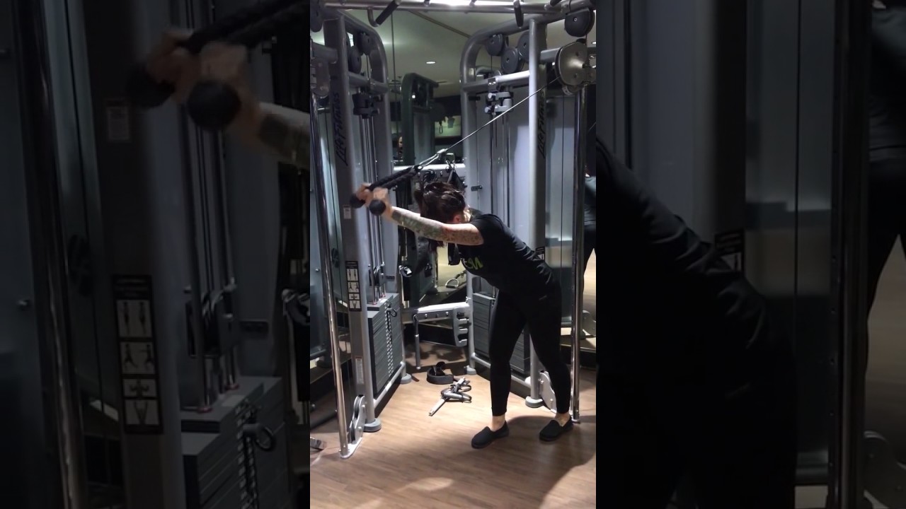 Cable Rope Overhead Tricep Extension: Exercise Demo How-to - YouTube