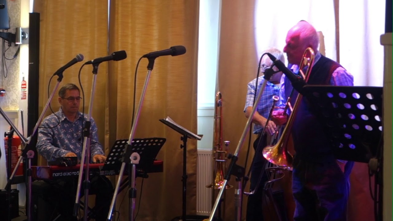 "It's Easy to Remember" Featuring Roy Williams - YouTube