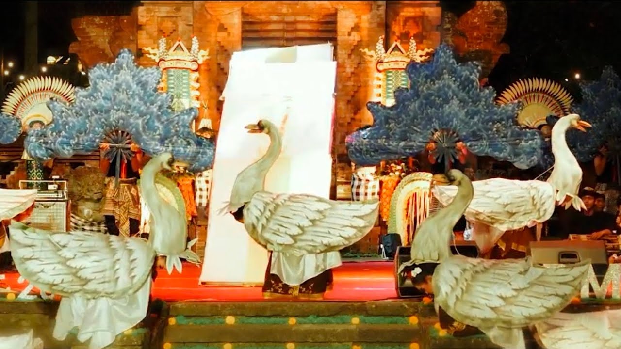 "SENDRATARI HOMA YADNYA" Sanggar Seni Kokar Bali at Arma Festival - YouTube