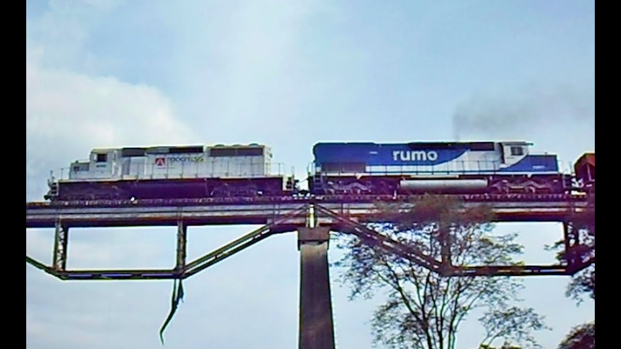TREM Rumo Dupla SD40 Progress Rail Services e Vagões Tanque Cruzando ...