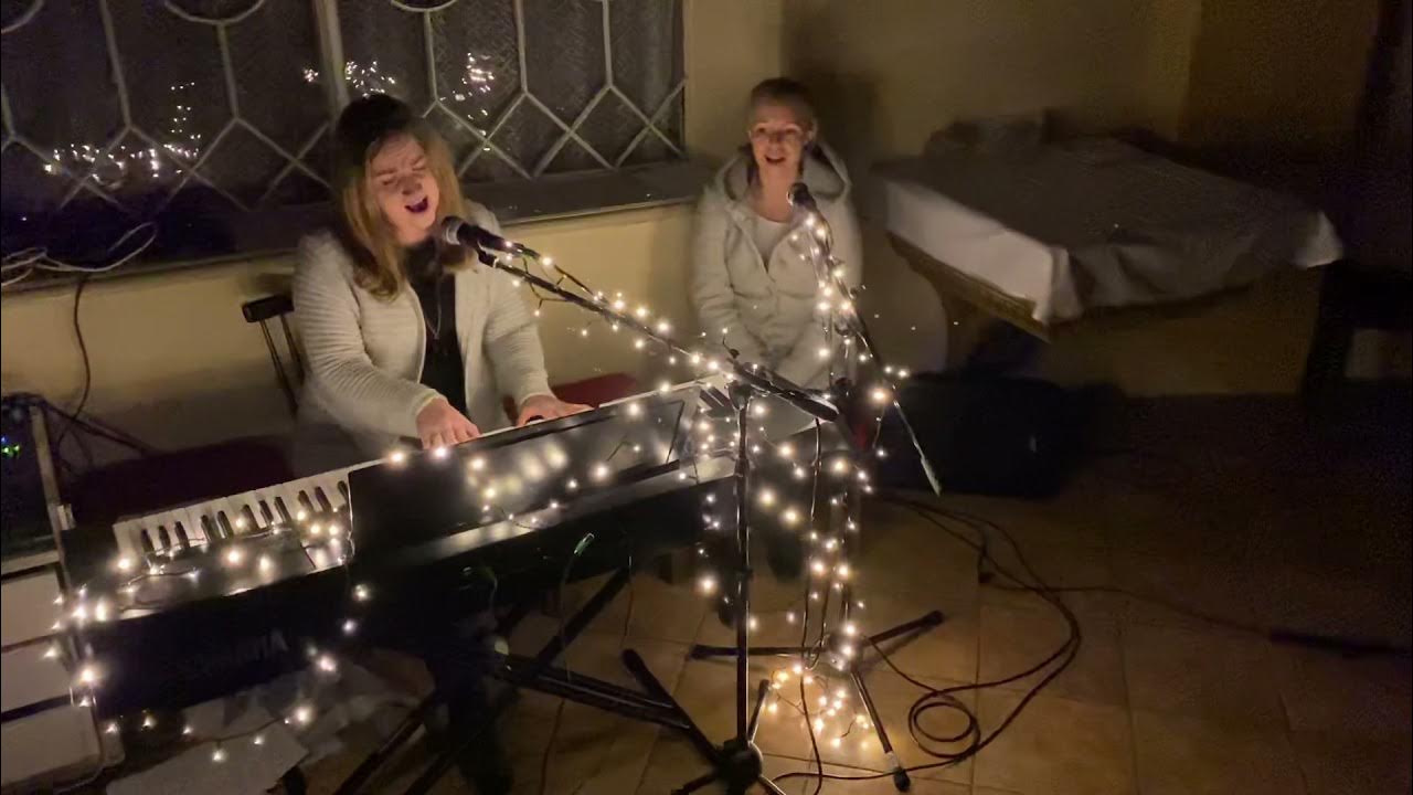 Boh je tak blízko nás- Lucia Jackova a Stefania Simkova - YouTube