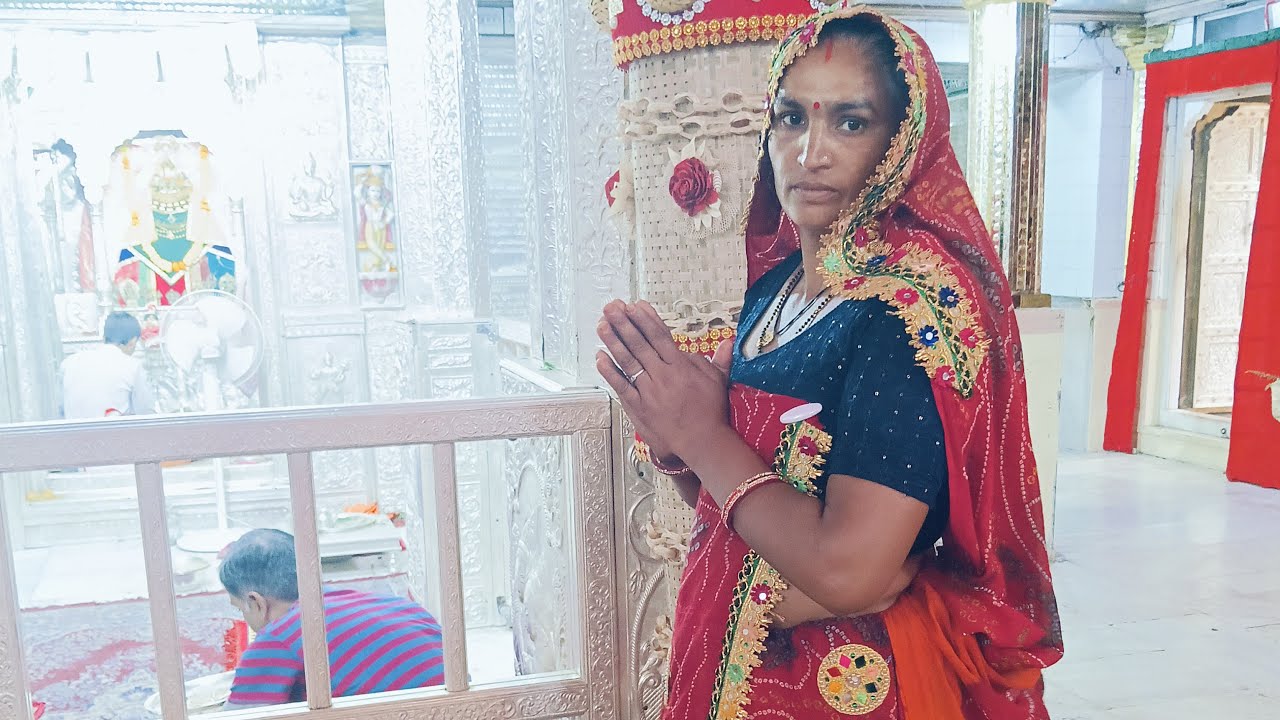 Manju Ruhela sekhawati lokgeet is live - YouTube