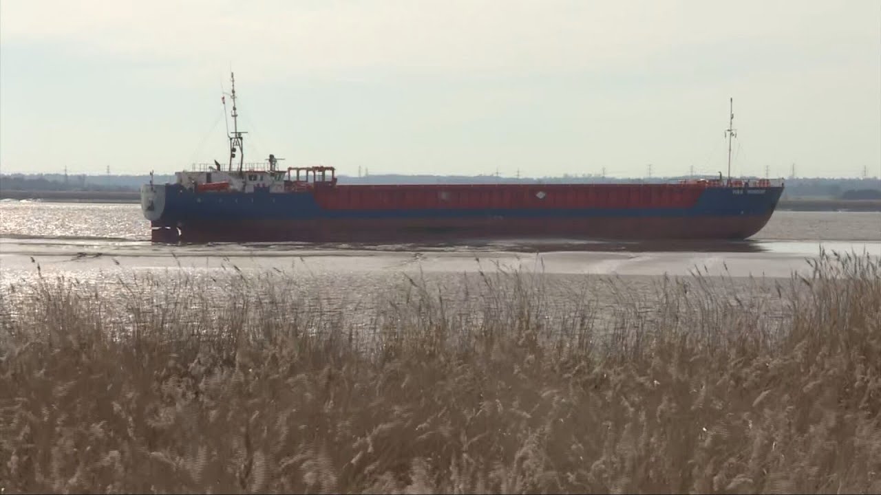 Large vessel stuck in the Humber Estuary - YouTube