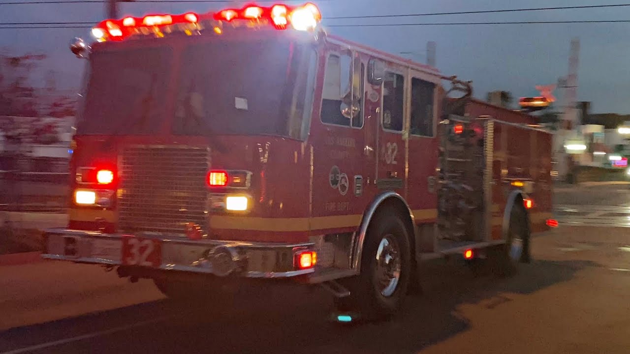 LACoFD Engine 32 (reserve) Responding Code 3 - YouTube