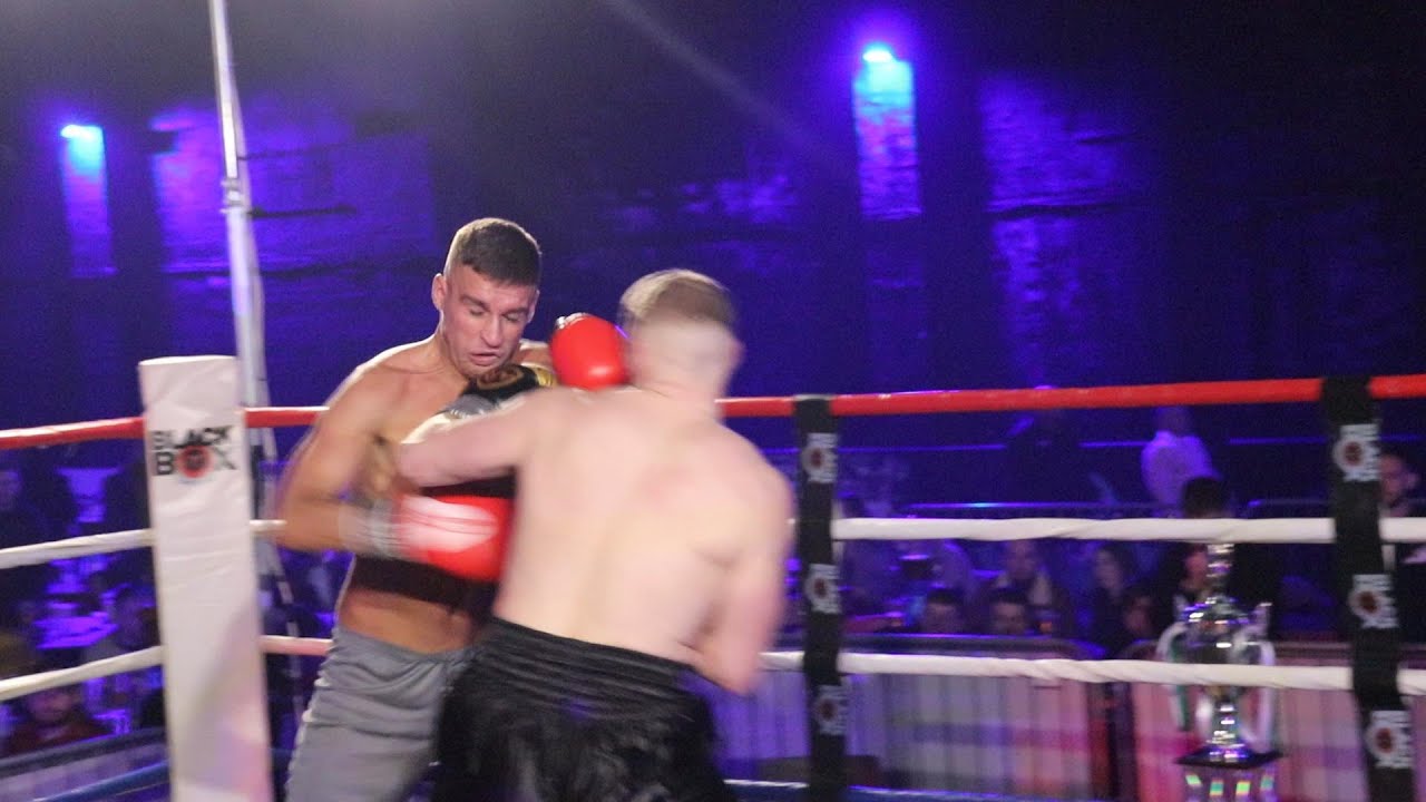 Callum Robins vs Danny Morelli - Welsh Combat Series 6 Vale Sports ...