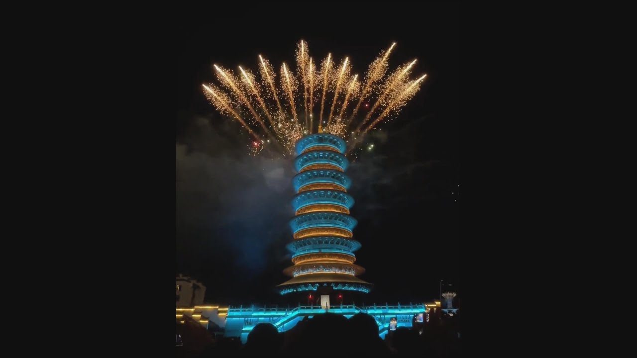 Wuyuan Wunvzhou Chinese fireworks show婺源婺女州中式煙花秀#fireworks - YouTube