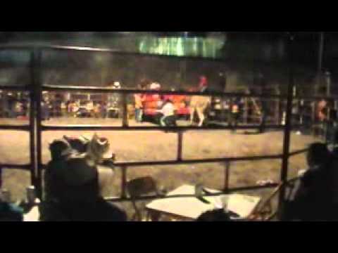 San Miguel Tlacotepec 01012012 toro el Catrin video 1/4 - YouTube