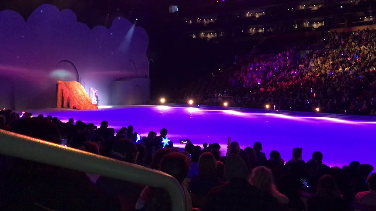Disney on Ice, Coco 2 - YouTube