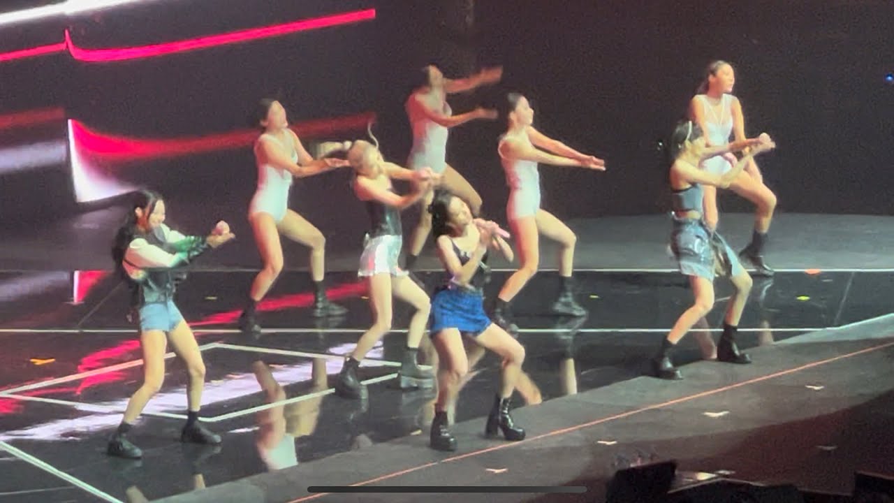 BLACKPINK WORLD TOUR [BORN PINK] HAMILTON ‘SHUT DOWN’ - YouTube