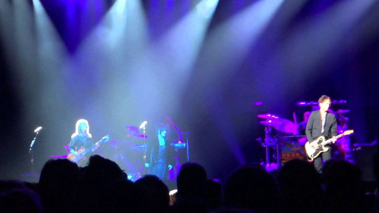 Heart "Kick It Out" Live in Montreal - YouTube