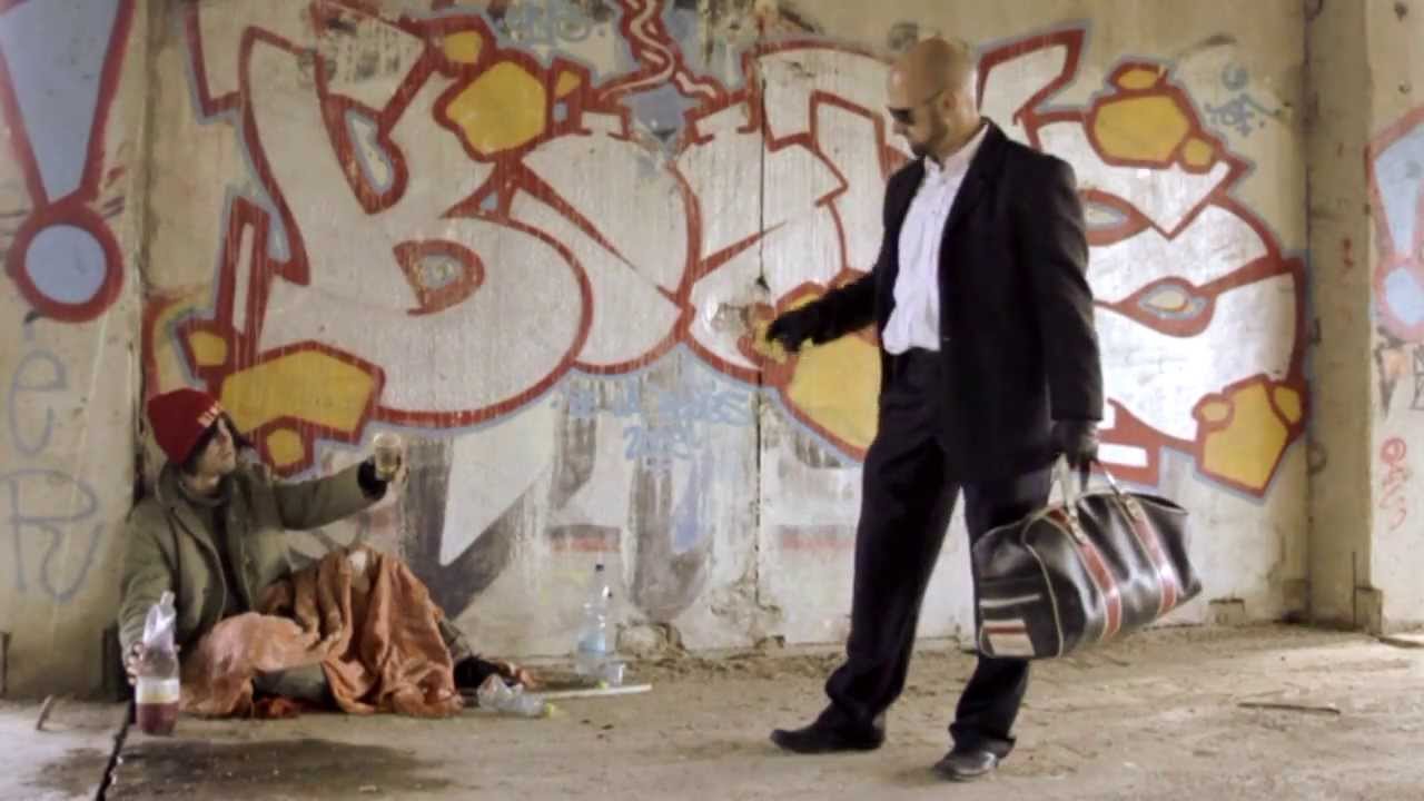 Man with bag vs wasabi gang - YouTube